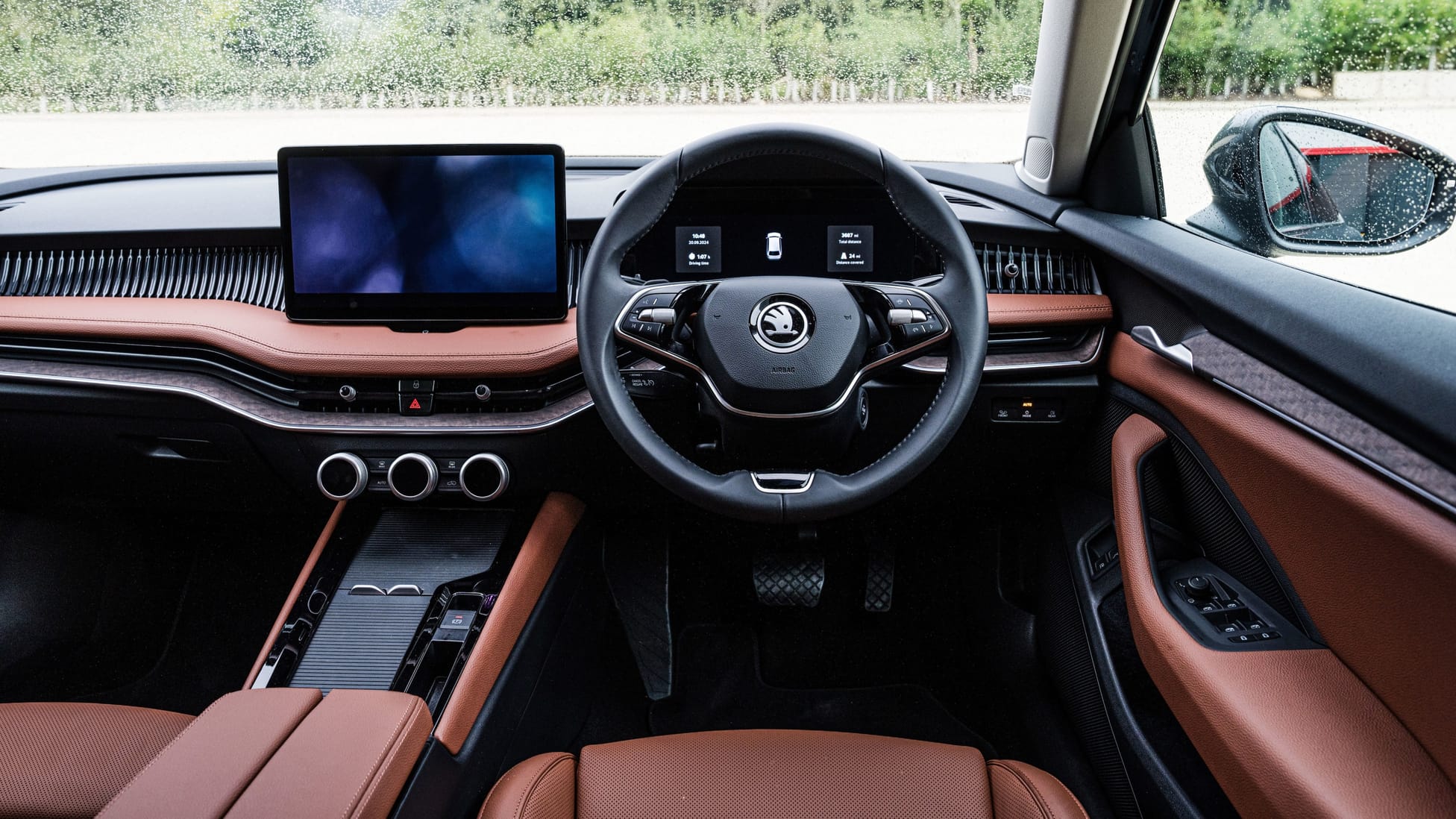 Skoda Superb Estate Interior Layout & Technology | Top Gear