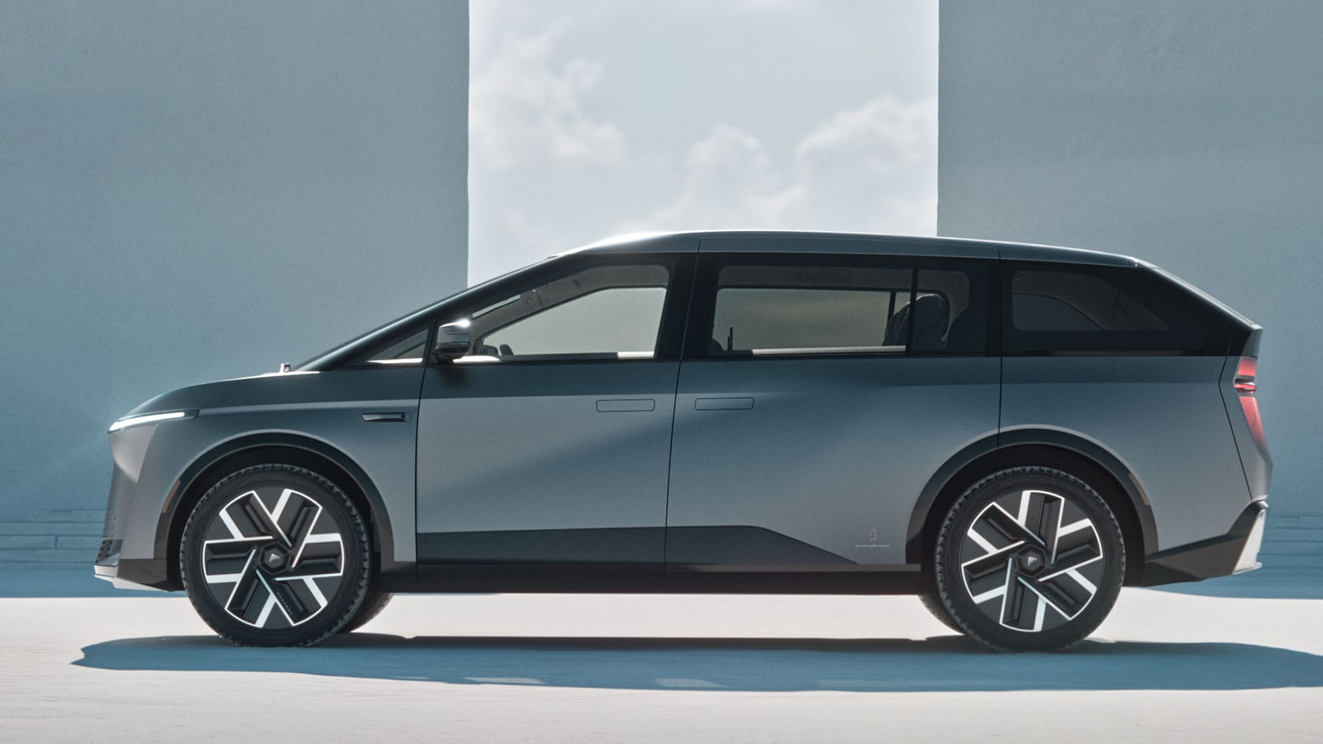 iPhone manufacturer Foxconn unveils the Foxtron Models C, D and U | Top ...