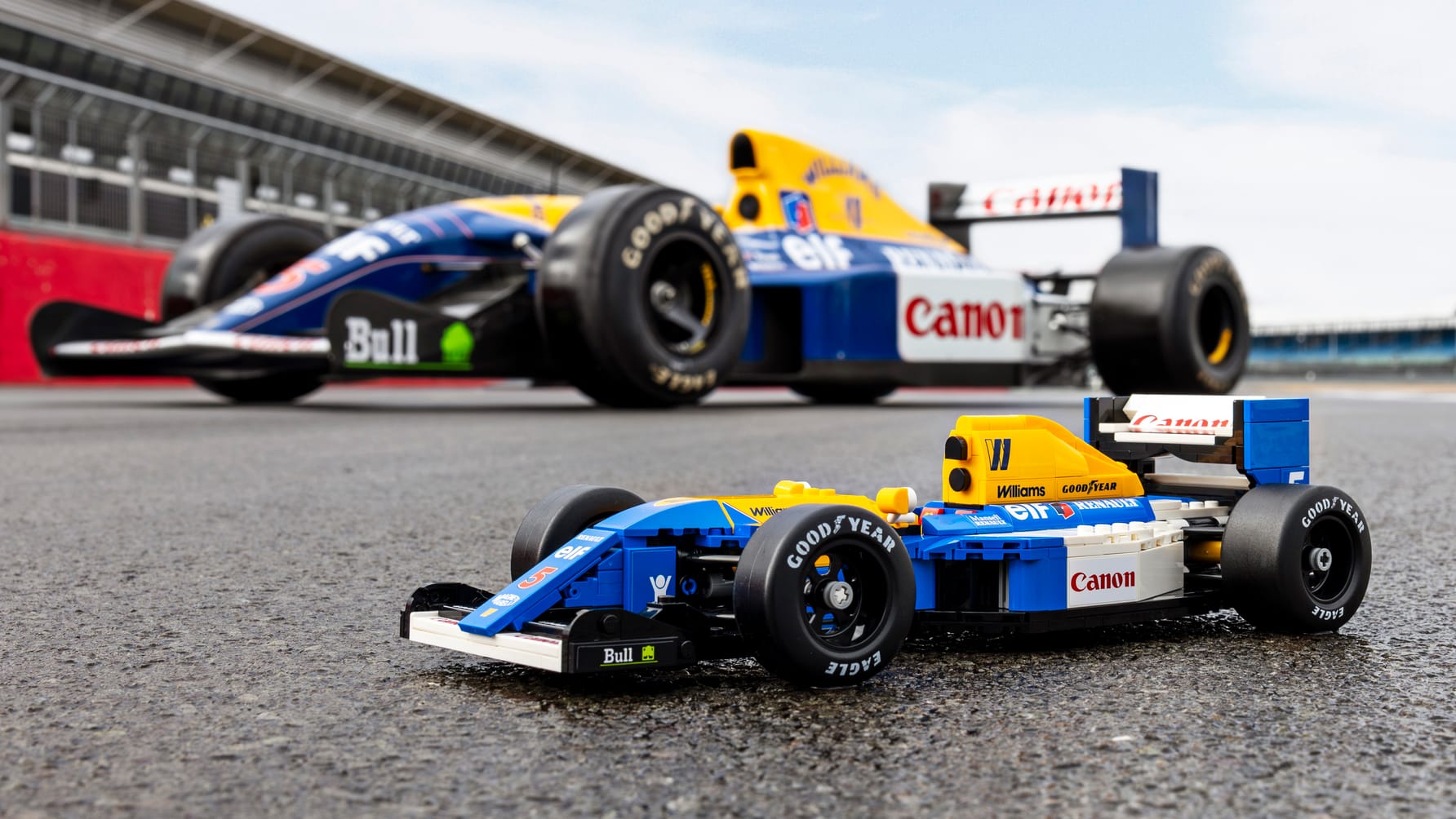 This Lego Williams FW14B comes complete with a moustachioed Mansell ...