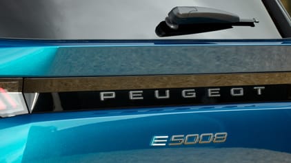 Peugeot e-5008 Interior Layout & Technology | Top Gear