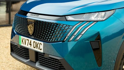 Peugeot e-5008 Interior Layout & Technology | Top Gear