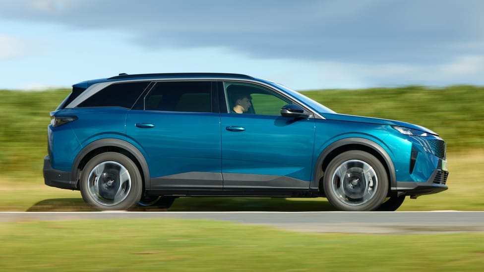 Peugeot e-5008 Interior Layout & Technology | Top Gear