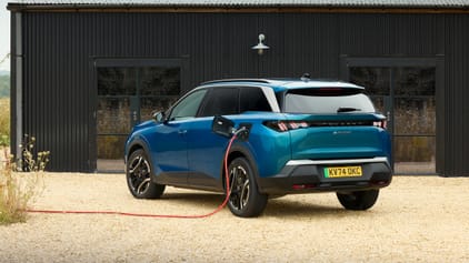 Peugeot e-5008 Interior Layout & Technology | Top Gear