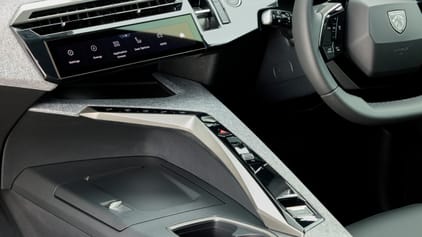 Peugeot e-5008 Interior Layout & Technology | Top Gear