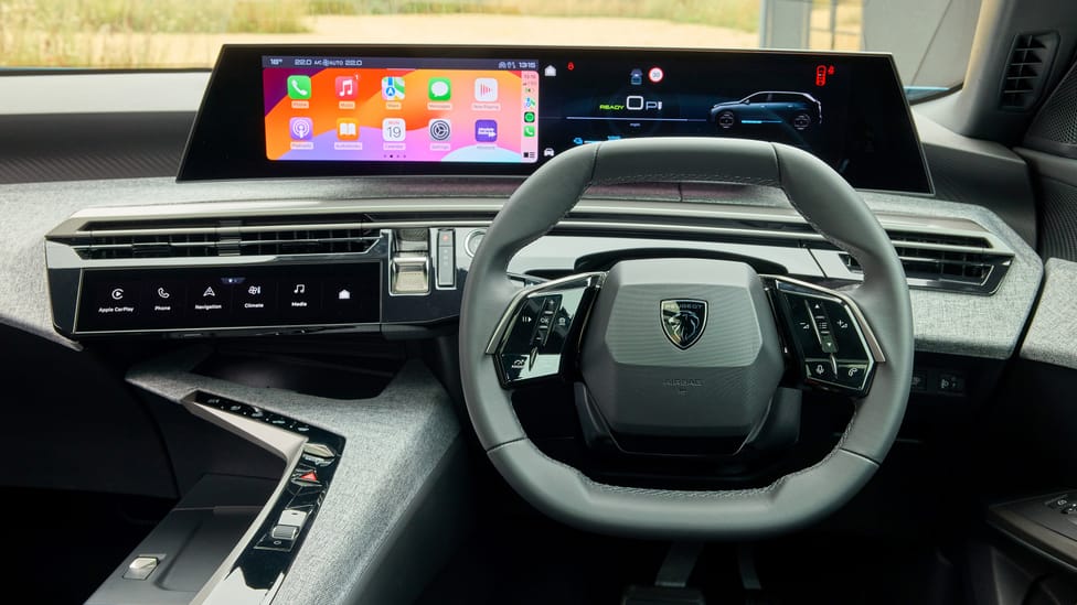 Peugeot e-5008 Interior Layout & Technology | Top Gear