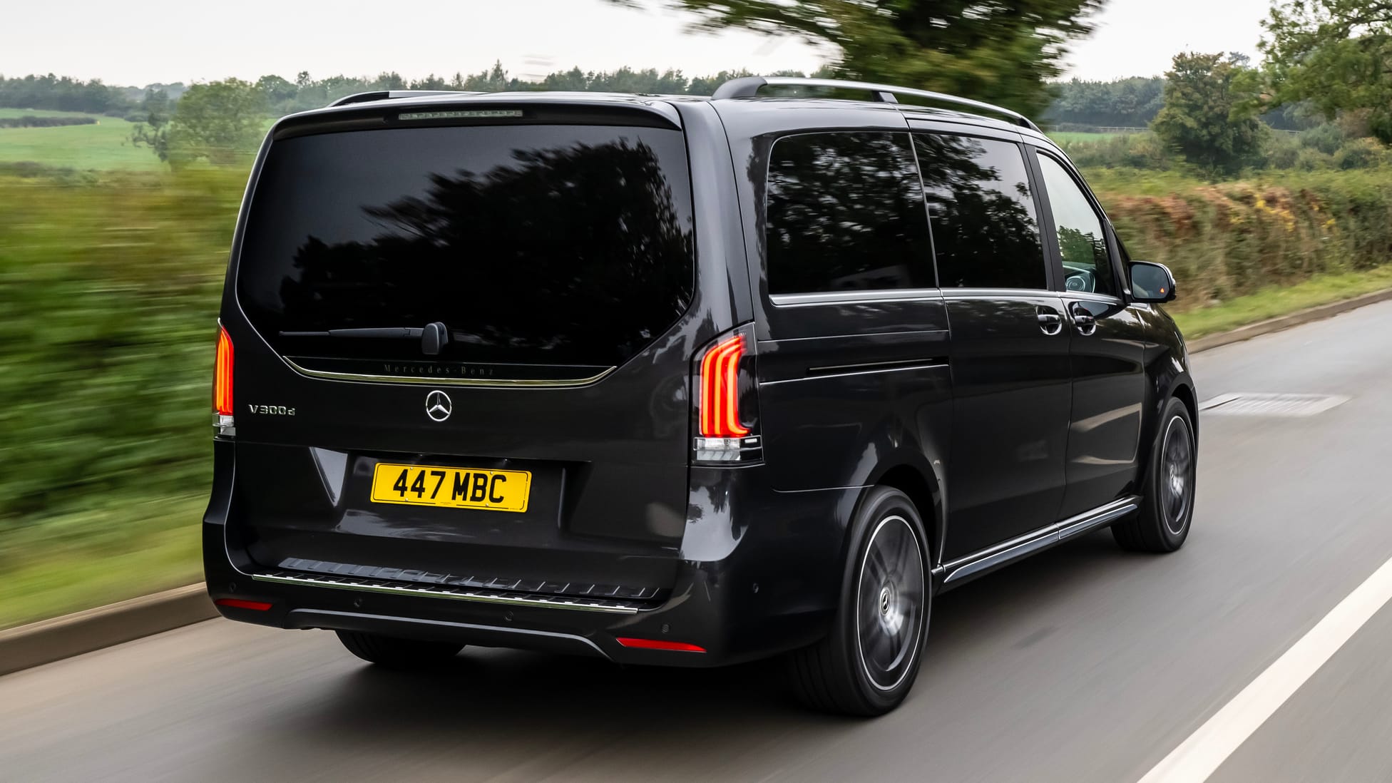 Mercedes-Benz V-Class Interior Layout & Technology | Top Gear