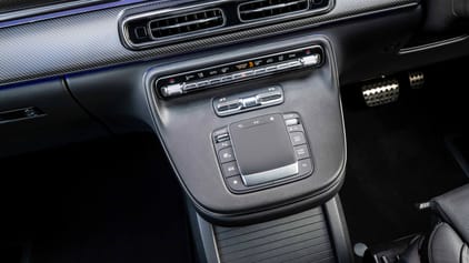 Mercedes-Benz V-Class Interior Layout & Technology | Top Gear
