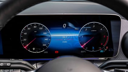 Mercedes-Benz V-Class Interior Layout & Technology | Top Gear