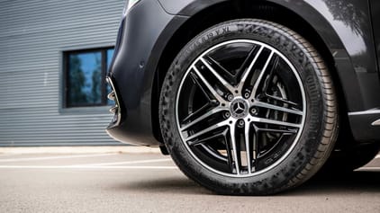 Mercedes-Benz V-Class Interior Layout & Technology | Top Gear