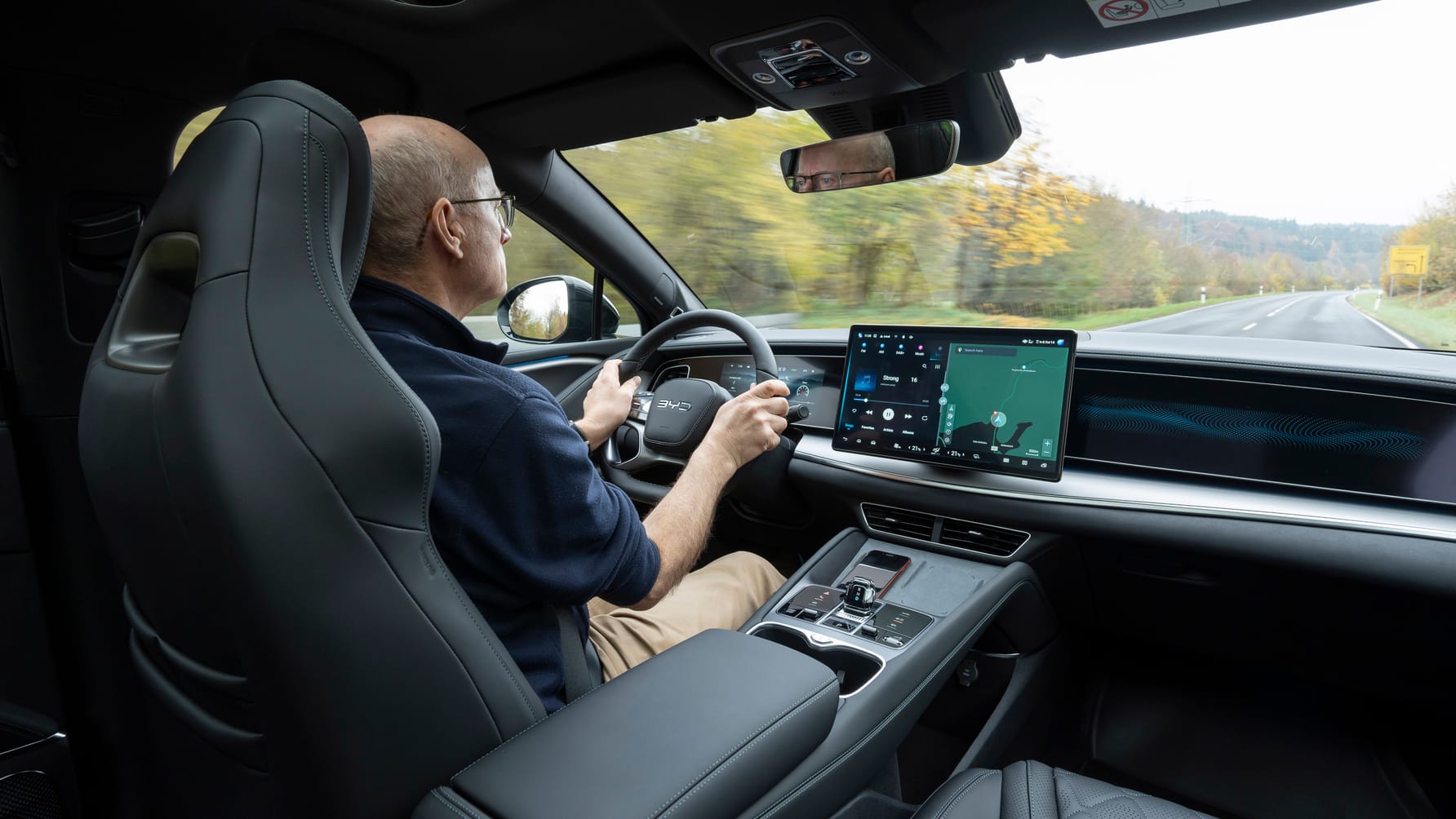 BYD Sealion Interior Layout & Technology | Top Gear