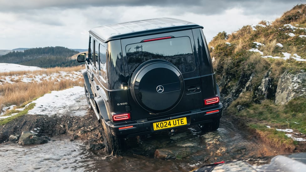 Mercedes-Benz G-Class Interior Layout & Technology | Top Gear