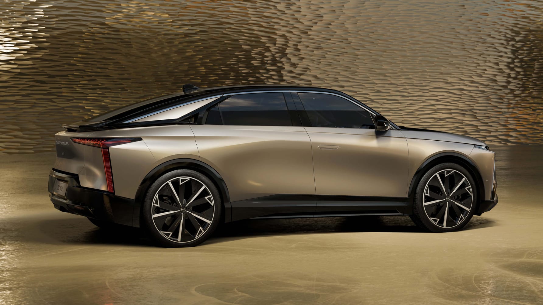 This is the DS No 8: a big French cruiser with a 469-mile electric ...