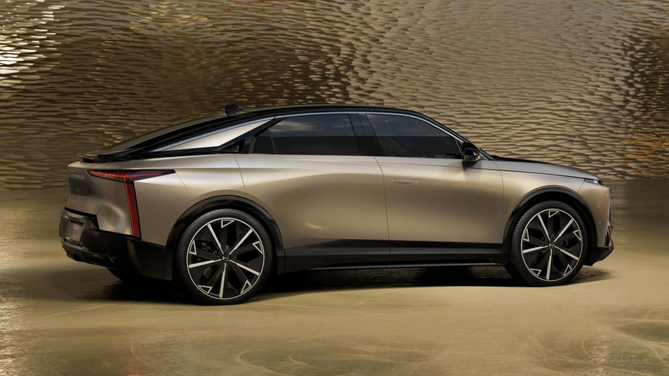 This is the DS No 8: a big French cruiser with a 469-mile electric ...