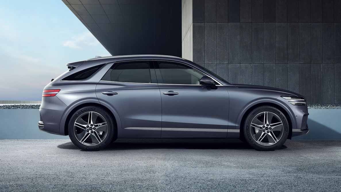 The Genesis GV70 Electrified has gained a posher face and 27in OLED ...