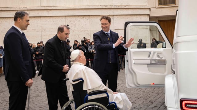 It's the AMG Holy One: check out Pope Francis’ new modified electric G ...