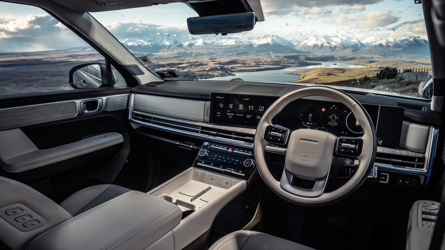 Hyundai Santa Fe Interior Layout & Technology | Top Gear