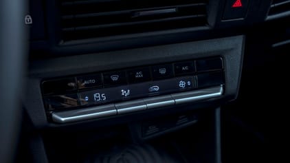 Vauxhall Frontera Interior Layout & Technology | Top Gear