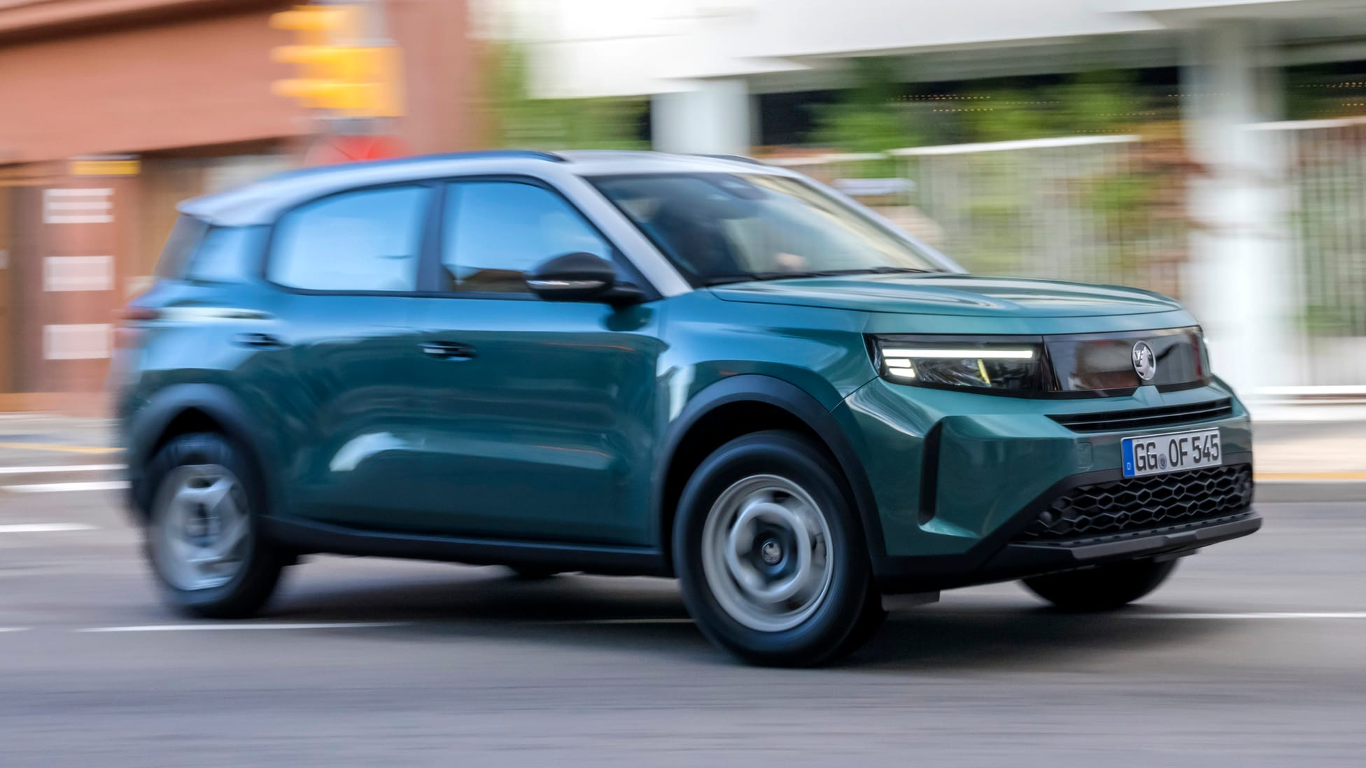 Vauxhall Frontera Interior Layout & Technology | Top Gear