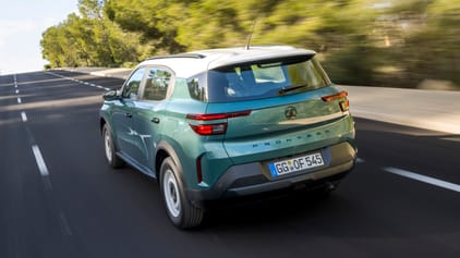 Vauxhall Frontera Interior Layout & Technology | Top Gear