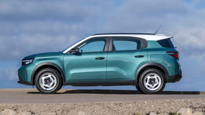 Vauxhall Frontera Interior Layout & Technology | Top Gear