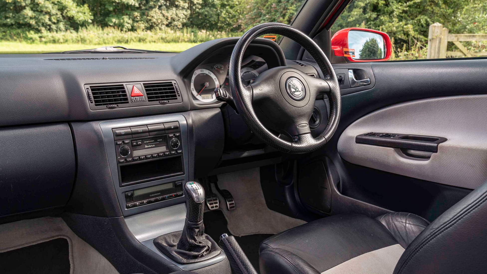 Skoda Octavia vRS (2001-2005) Interior Layout & Technology | Top Gear