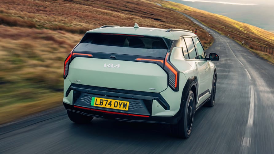 Kia EV3 Interior Layout & Technology | Top Gear