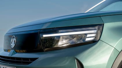 Vauxhall Frontera Interior Layout & Technology | Top Gear