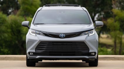 Toyota Sienna (US) Interior Layout & Technology | Top Gear