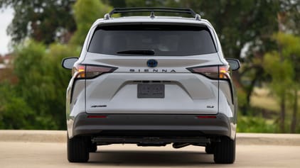 Toyota Sienna (US) Review 2025 | Top Gear