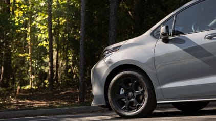 Toyota Sienna (US) Interior Layout & Technology | Top Gear