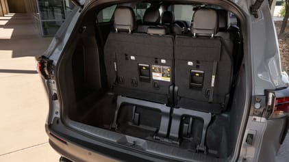 Toyota Sienna (US) Interior Layout & Technology | Top Gear