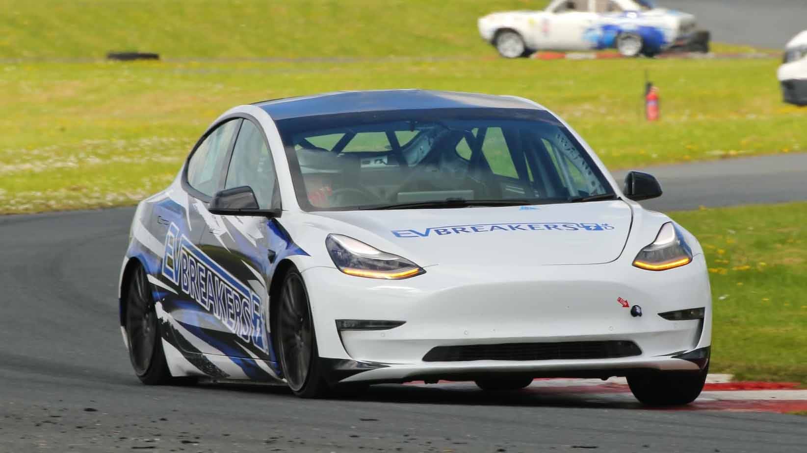 Just how fast is a stripped-out Tesla Model 3 Performance on track ...