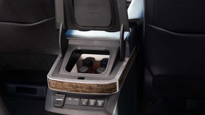 Toyota Sienna (US) Interior Layout & Technology | Top Gear