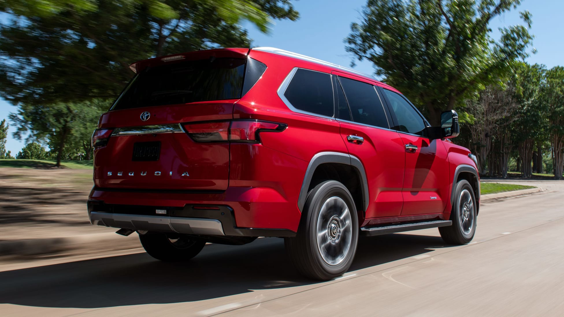 Toyota Sequoia (US) Driving, Engines & Performance | Top Gear