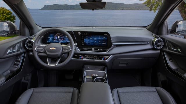 Chevrolet Equinox Interior Layout & Technology | Top Gear
