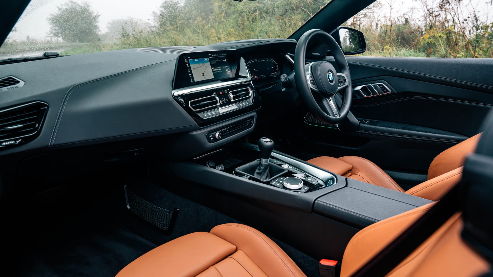 BMW Z4 Interior Layout & Technology | Top Gear