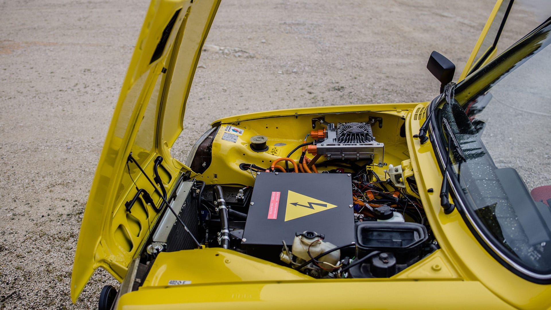 This Renault 5 GTL restomod has a cool retro dash but only 50 miles of ...