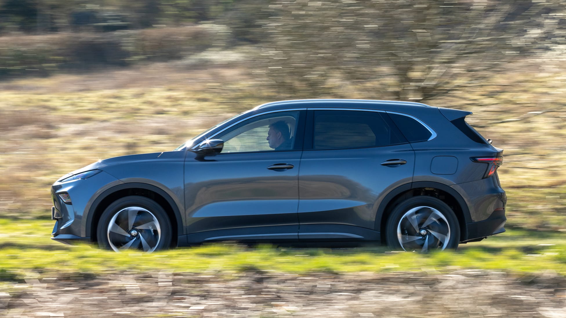 MG Motor UK S5 EV Interior Layout & Technology | Top Gear