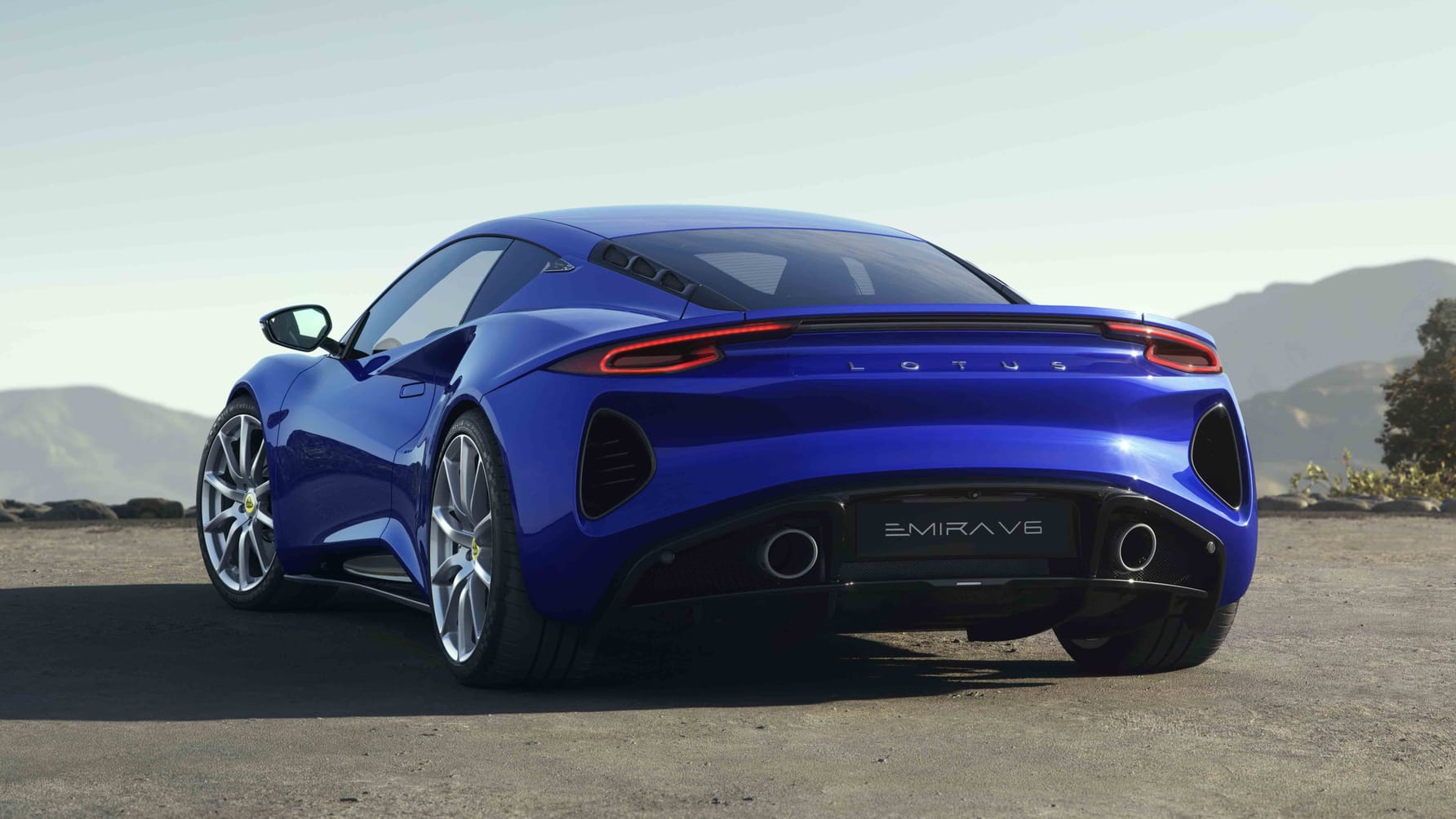 Lotus is launching the four-pot Emira Turbo SE in the UK, yours from £ ...
