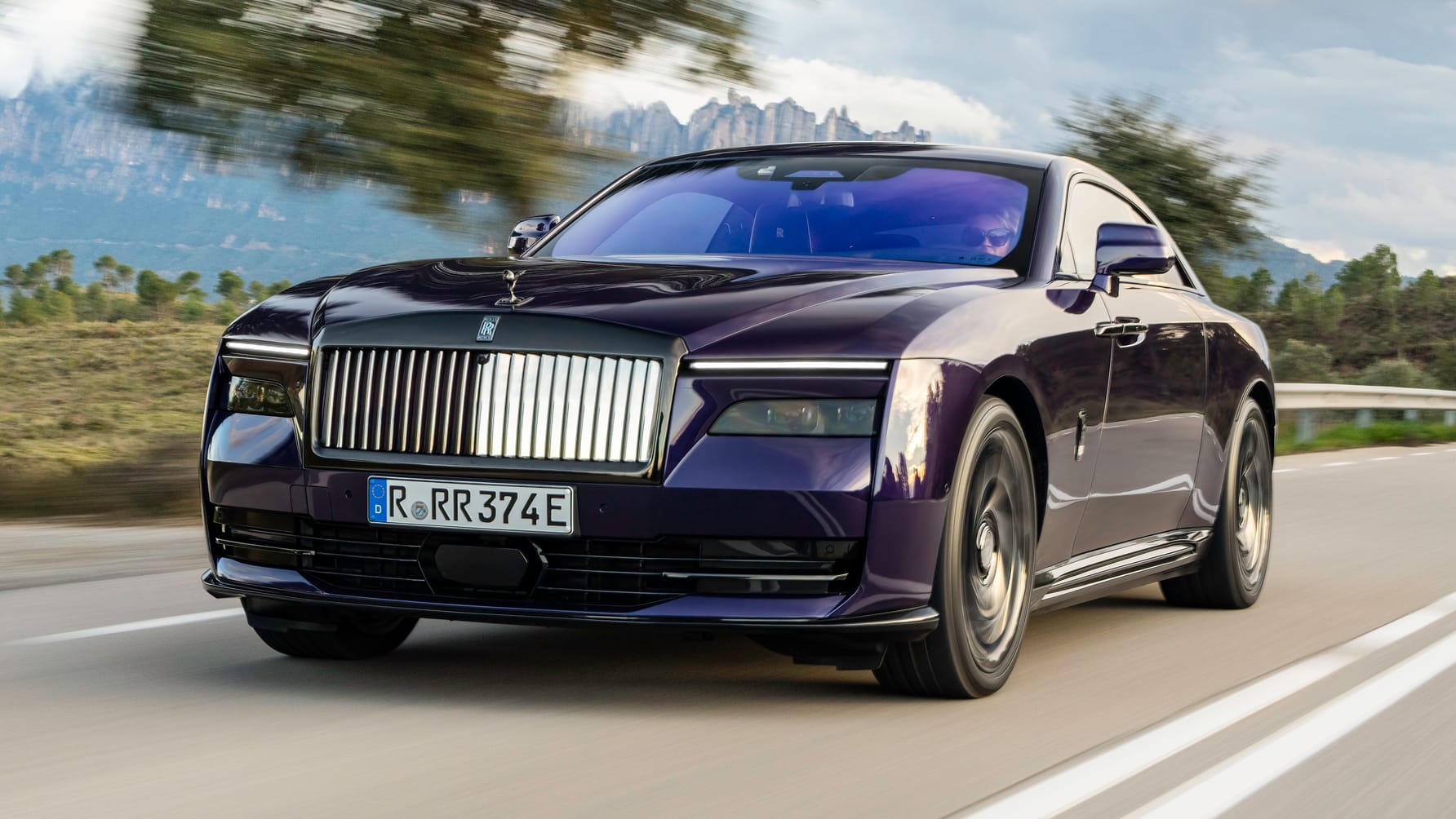 Rolls-Royce Black Badge Spectre review: a Roller for the race track ...