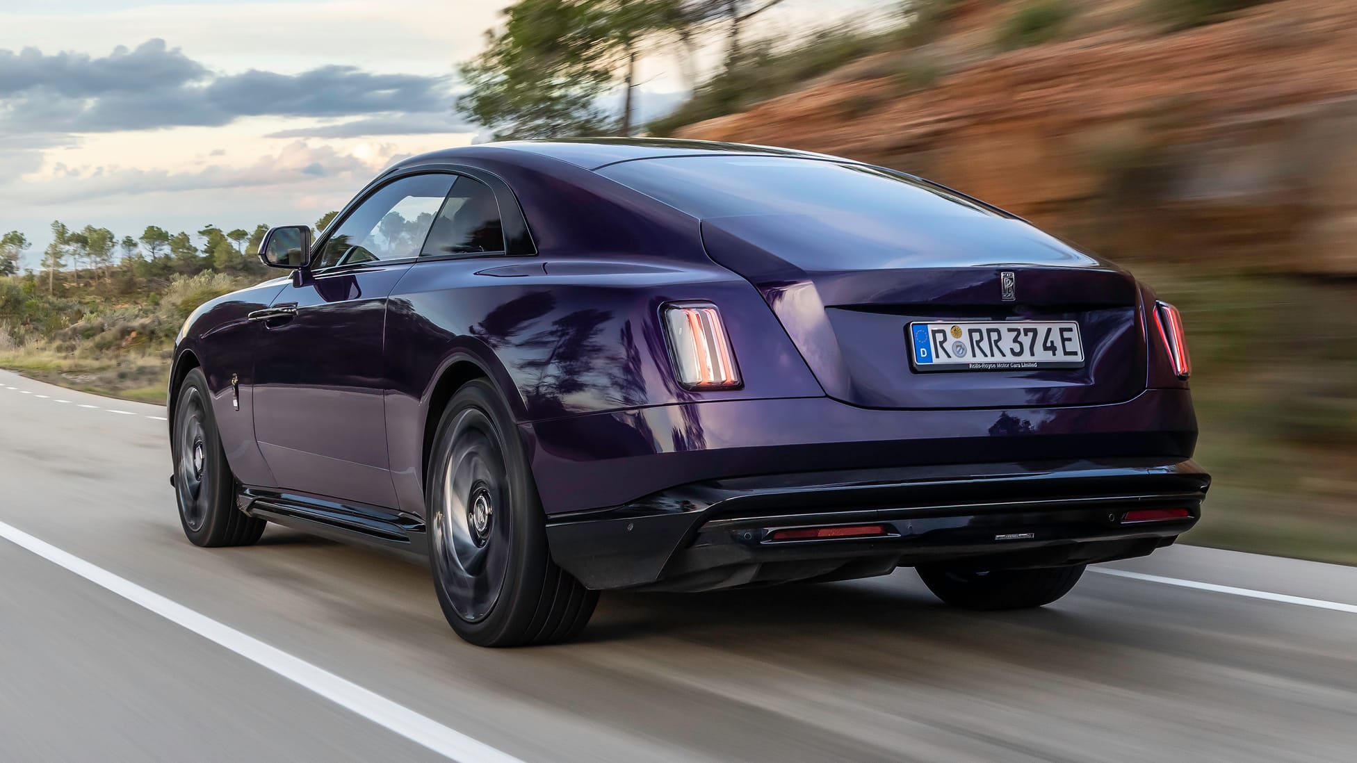 Rolls-Royce Black Badge Spectre review: a Roller for the race track ...