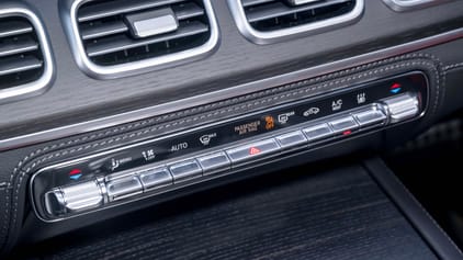 Mercedes-Benz GLE Interior Layout & Technology | Top Gear