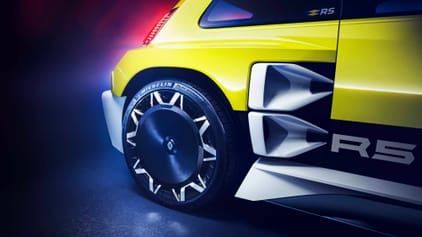 Official: the new R5 Turbo gets 536bhp, a massive 3,540lb ft, and a ...
