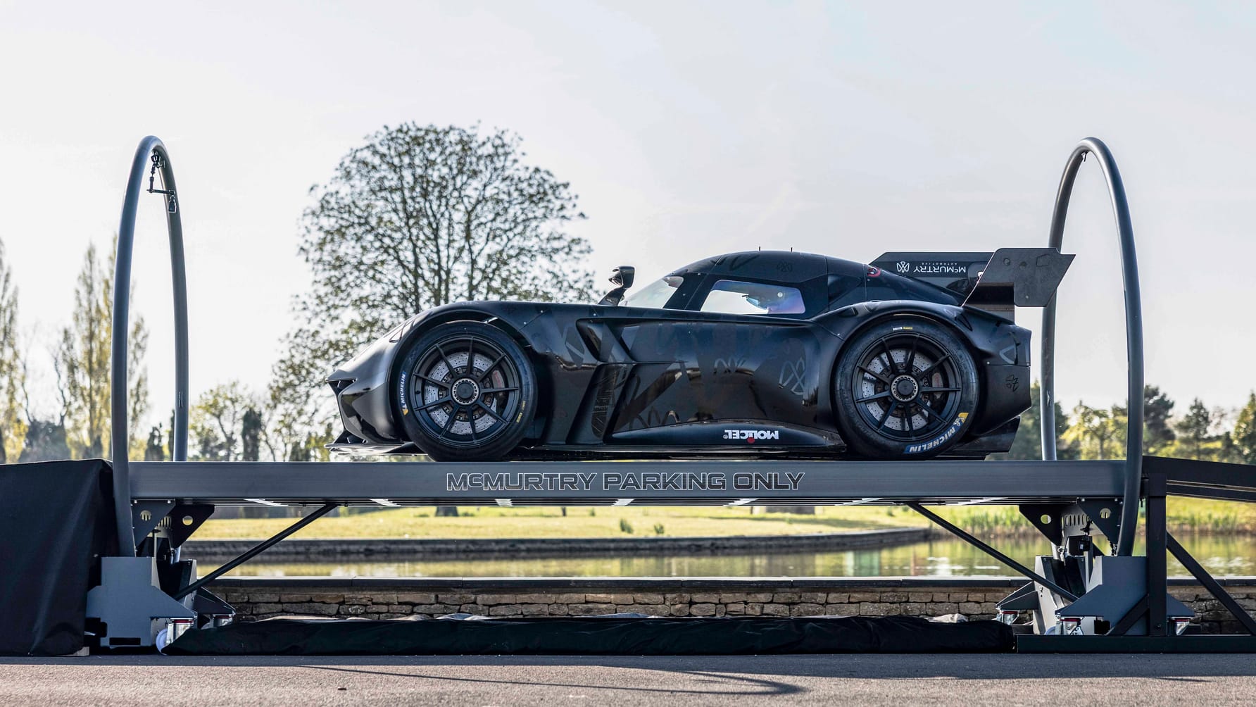 The McMurtry Spéirling is the first car in the world to DRIVE UPSIDE ...