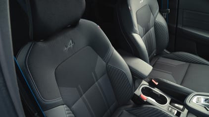 Renault Captur Interior Layout & Technology | Top Gear