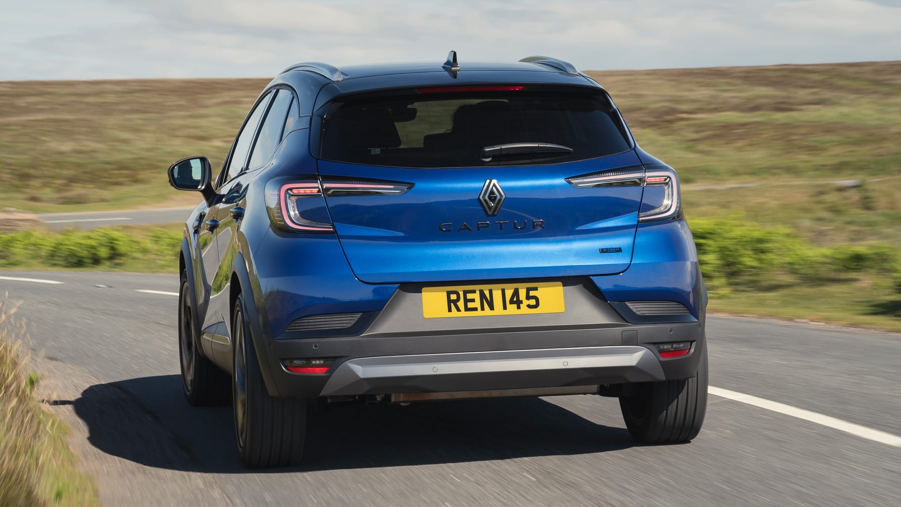 Renault Captur Interior Layout & Technology | Top Gear