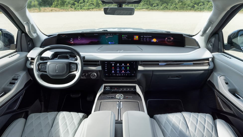 Lincoln Navigator Interior Layout & Technology | Top Gear