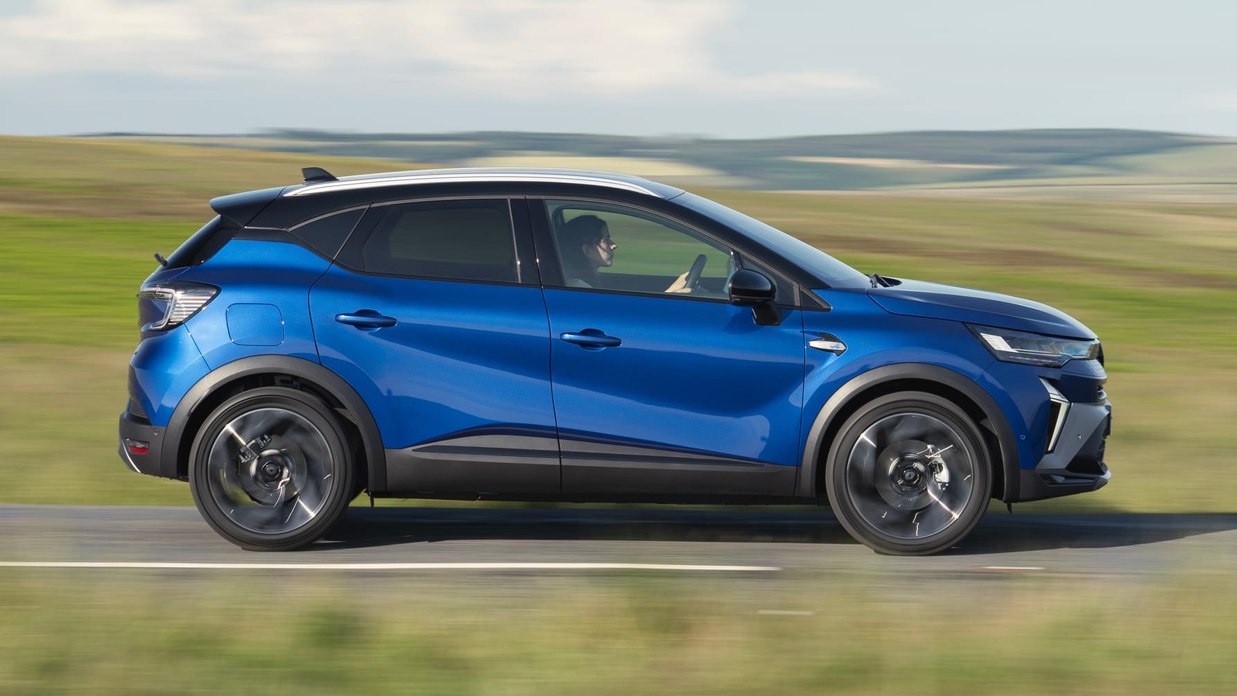 Renault Captur Interior Layout & Technology | Top Gear