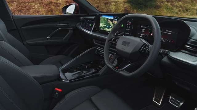 Audi Q5 Interior Layout & Technology | Top Gear