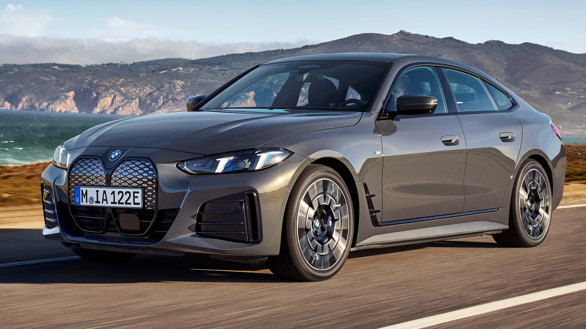 The new 593bhp BMW i4 M60 xDrive will do 0-62mph in 3.7s | Top Gear